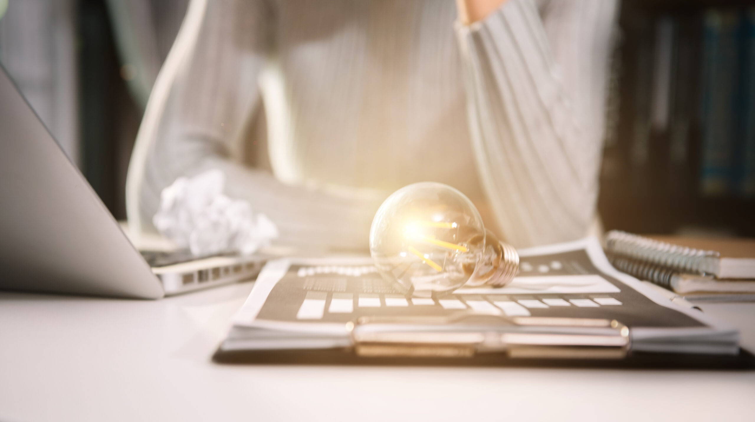 Reinforcing Commercial Insurance Underwriting with AI Assistants